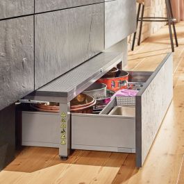 BLUM PULLOUT SPACE STEP